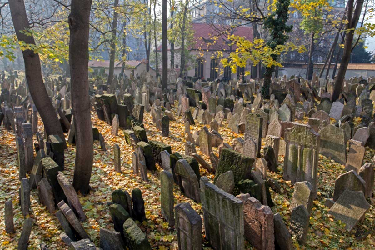 The Old Jewish Cemetery - Prague City Pass